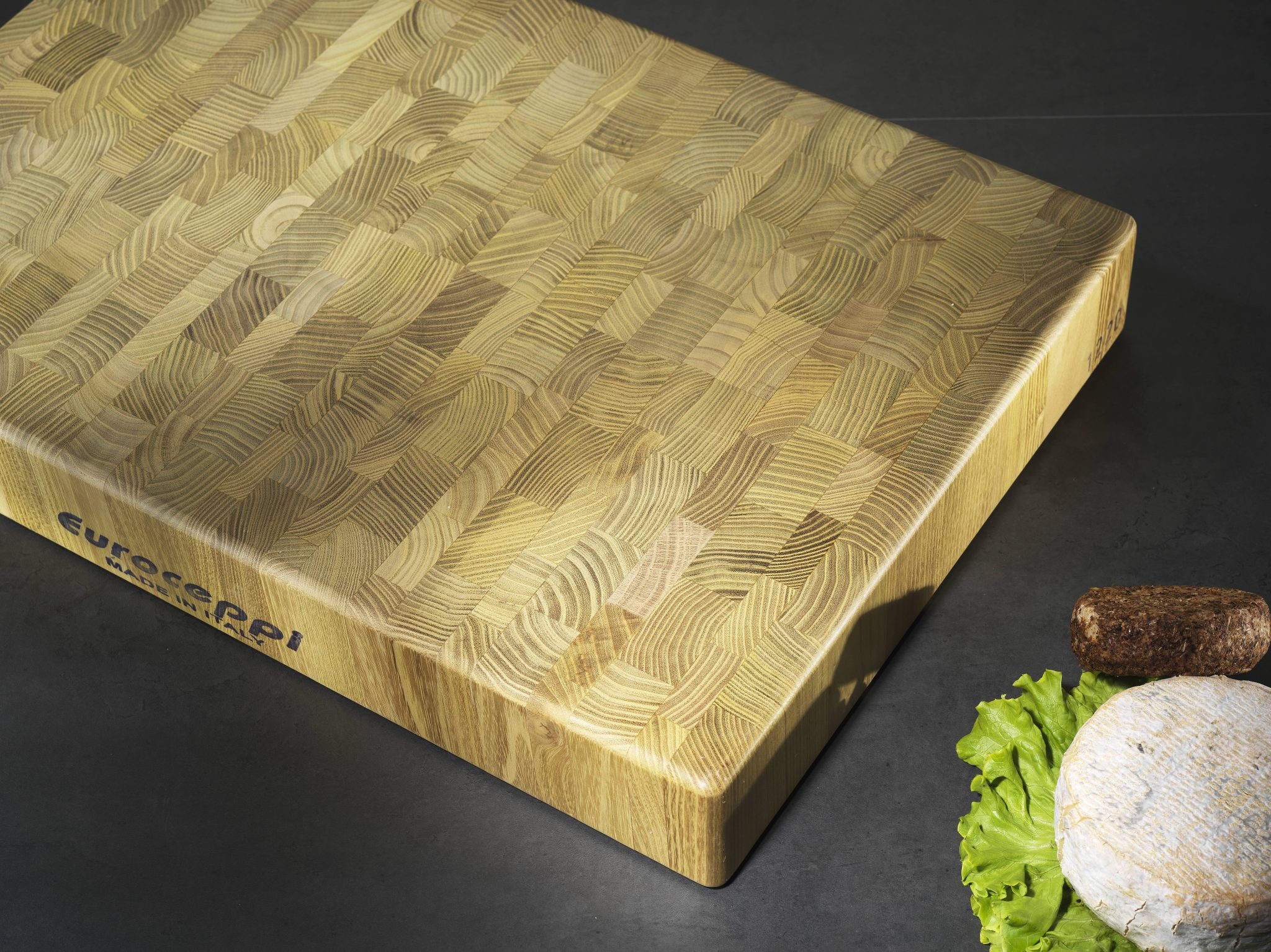 Il Tagliere in Legno a Cubetti di Euroceppi: Qualità e Tradizione
